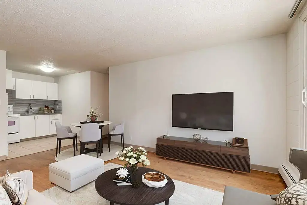 Immediate Rent - Sandstone Manor