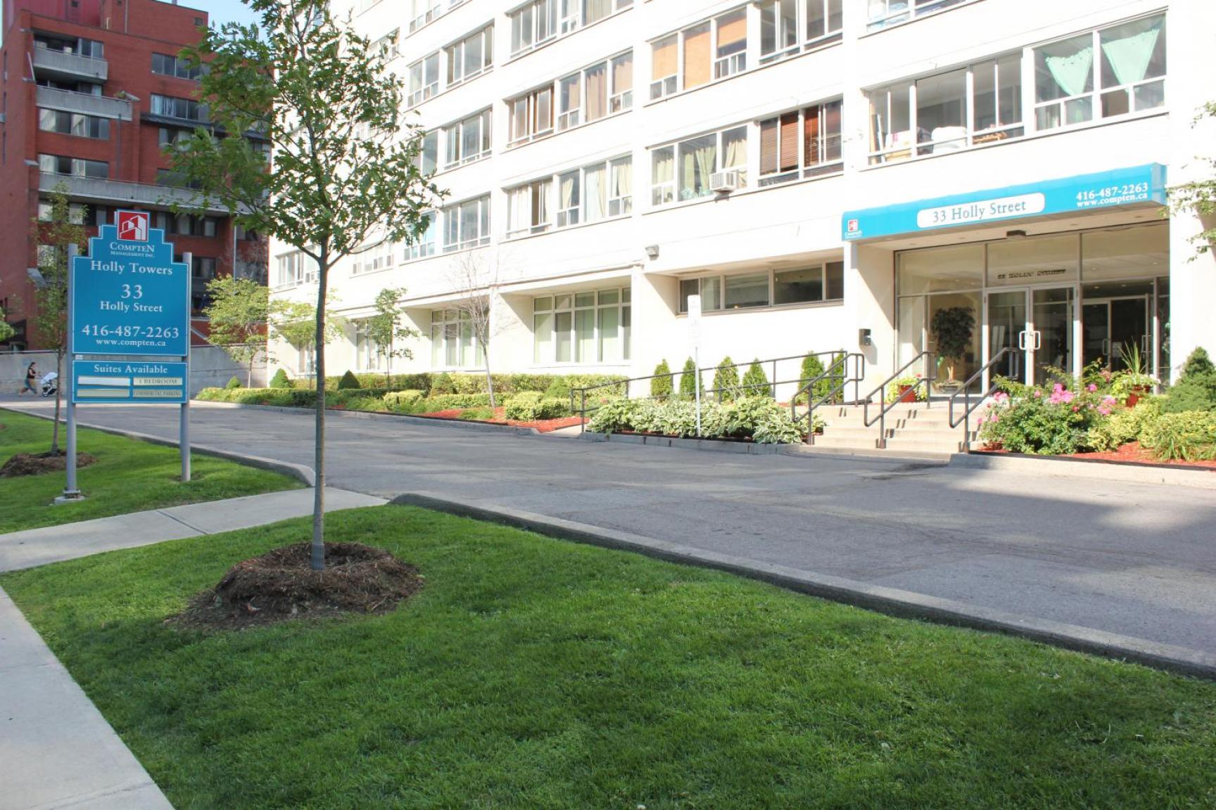 Holly Tower: Yonge and Eglinton Apartments | Compten Management Inc.