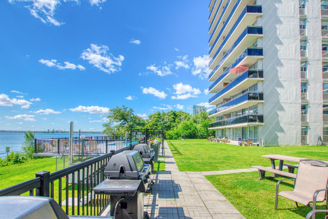 Burlington Lakefront Rental Living 2160 Lakeshore | Greenwin