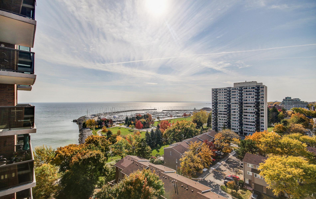 2220 Marine vibrant waterfront Oakville rentals | Greenwin