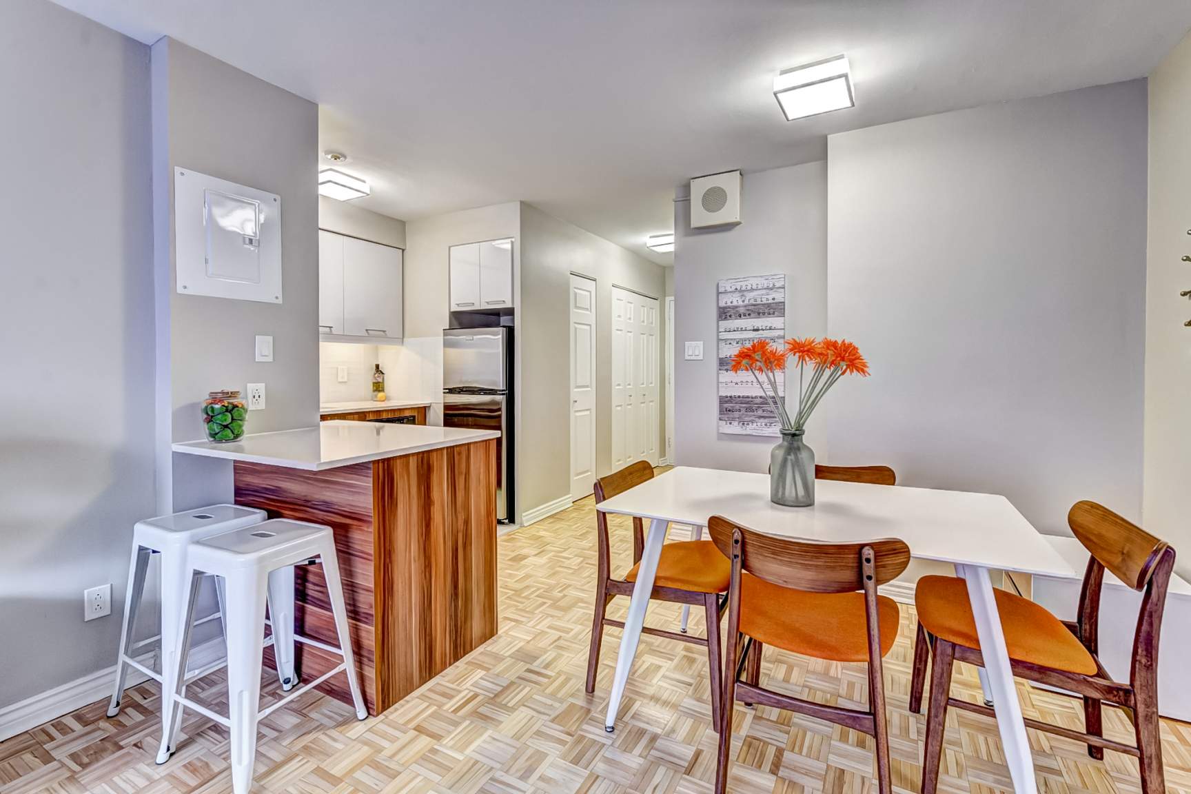 Louer.ca :) 1420 rue Crescent, Montréal QC à Louer