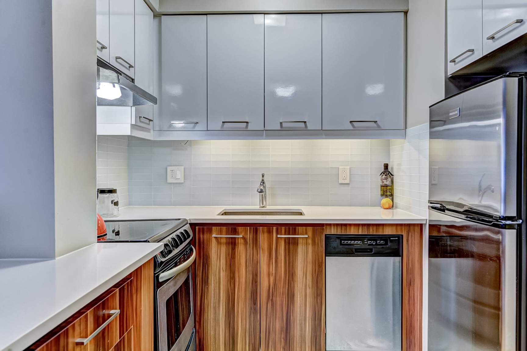 Louer.ca :) 1420 rue Crescent, Montréal QC à Louer