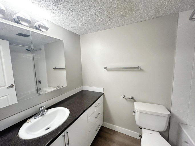 Chelsea Estates Apartments for rent Calgary | UnitiiPM Inc.